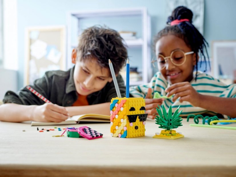 LEGO® 41906 Stojánek na tužky ve tvaru ananasu | Důmkostek.sk
